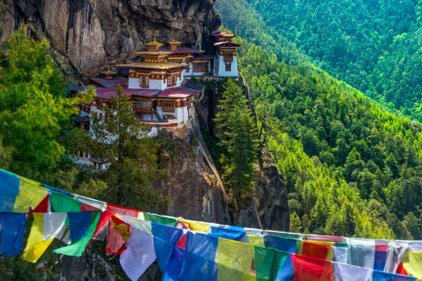 Paro Travel Guide 2025: Top Places, Tips & Local Experiences - HECT India